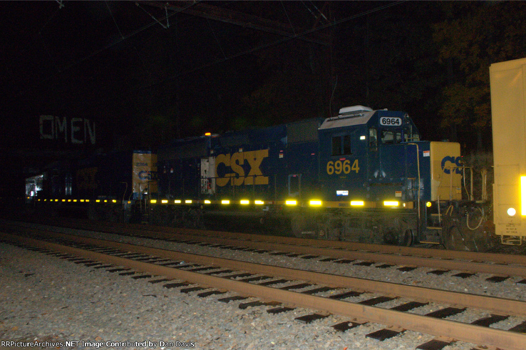 CSX 6964 Q438